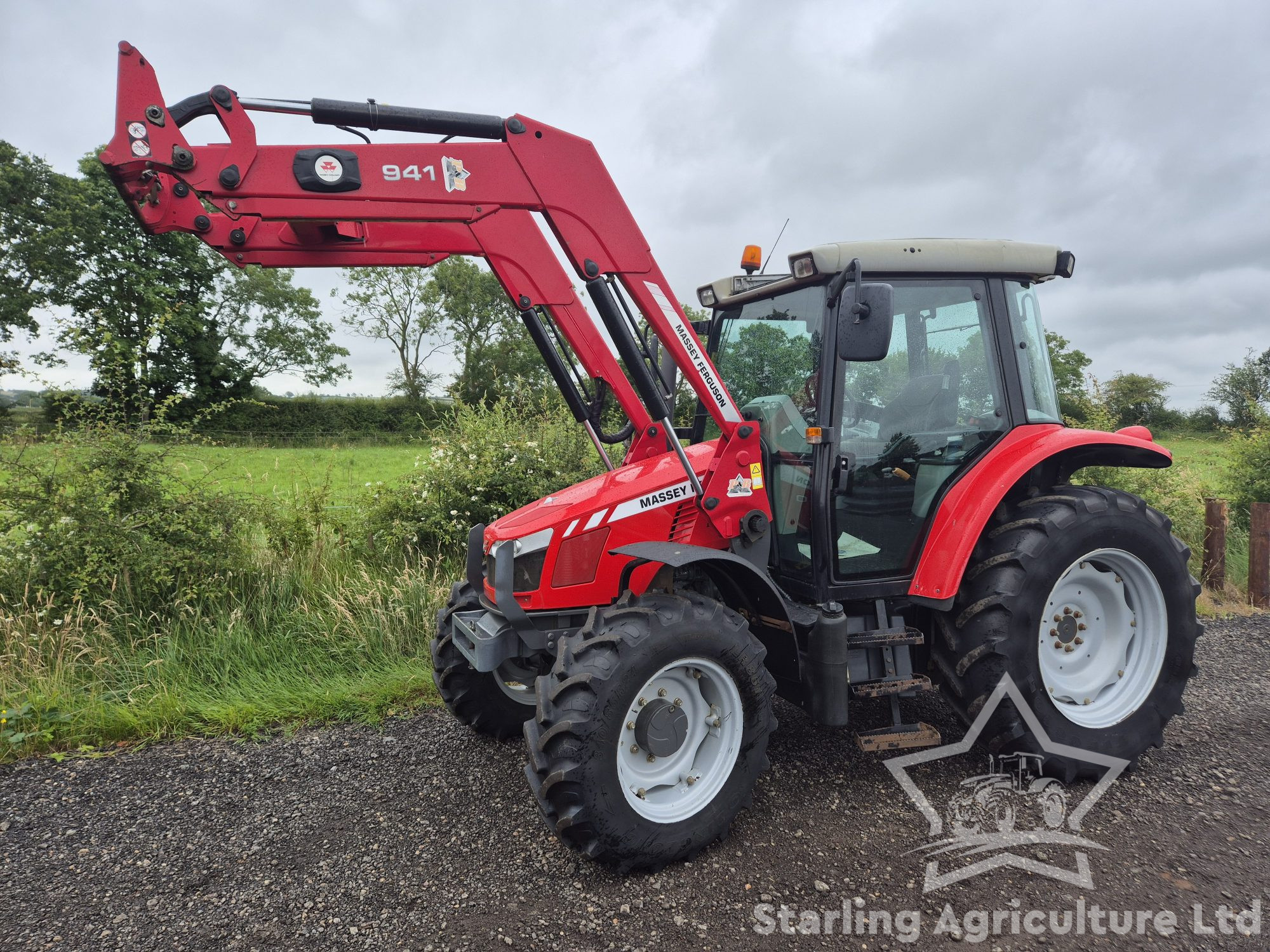 Massey Ferguson 5440 Loader Tractor